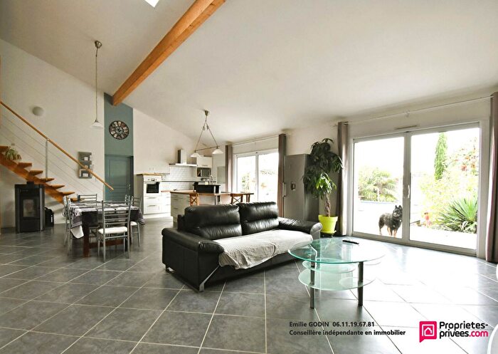 Maison à vendre - Nueil-les-Aubiers - 6 pièces - 4 chambres