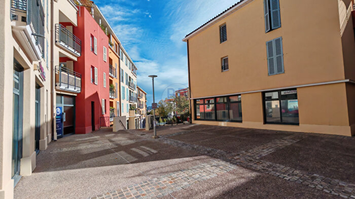 Appartement à vendre - Fréjus - 4 pièces - 3 chambres