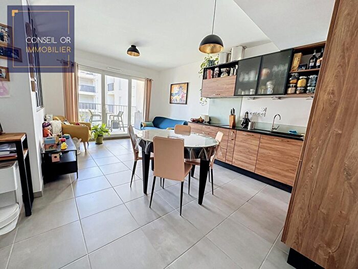 Appartement 3 pièces à Pierre-Bénite, à vendre