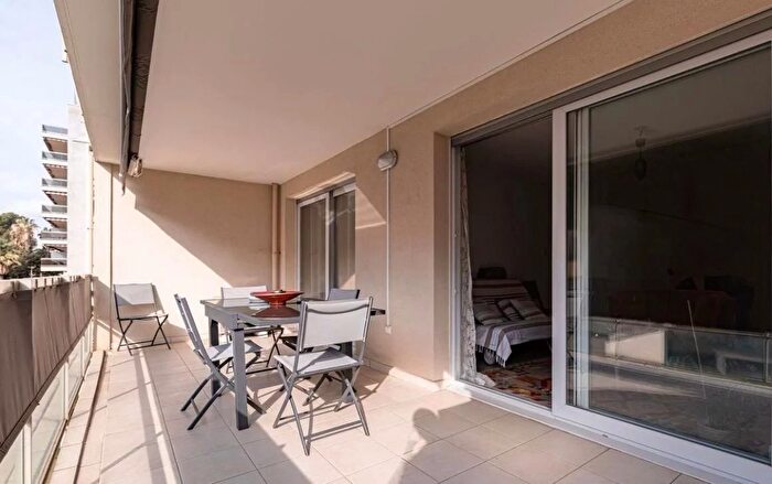 Appartement à louer - Antibes - 2 pièces - 1 chambre