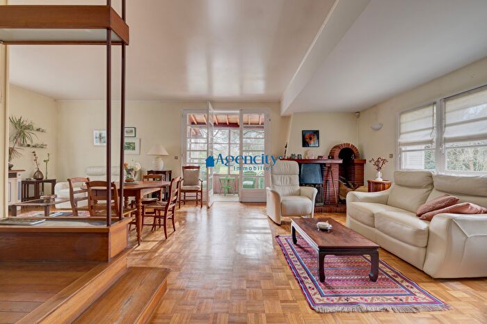 Maison à vendre - Noisy-le-Grand, Nord - 5 pièces - 3 chambres