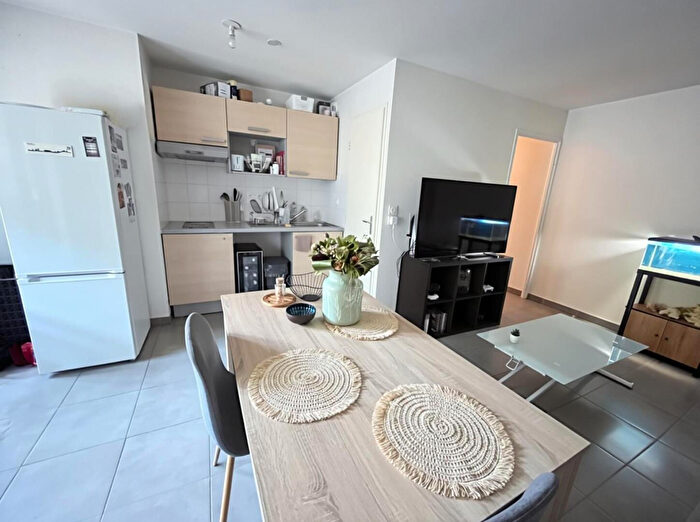 Appartement à vendre - Meyzieu, Nord Ouest - 2 pièces - 1 chambre