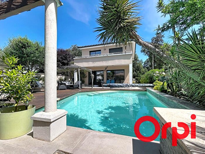 Maison 5 pièces à Castries, à vendre