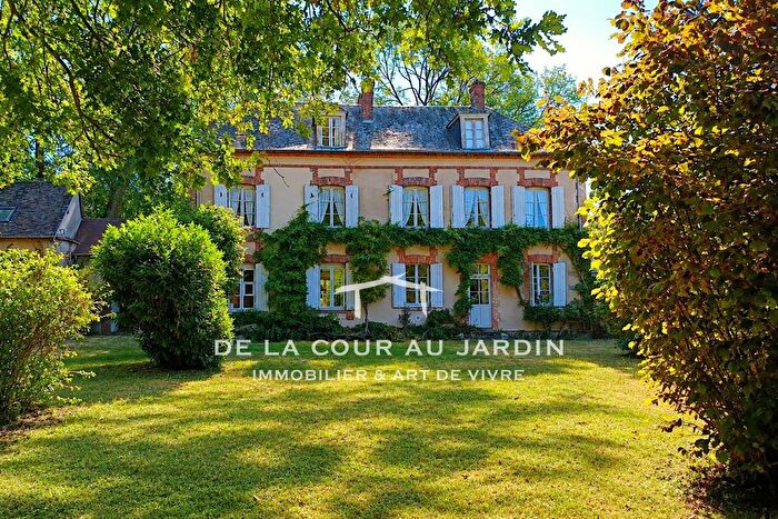 Maison 13 pièces à Maintenon, à vendre