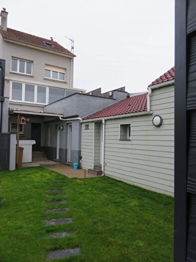 Maison 10 pièces à louer à Petite Synthe-Pont Loby, Dunkerque