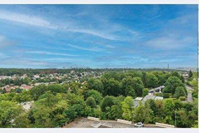 La Ronce, Ville-d'Avray : Appartement 6 pièces à louer