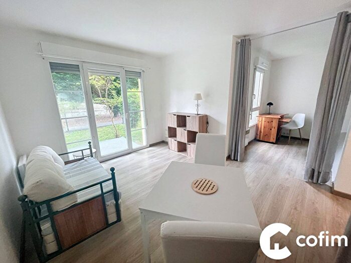 Appartement à louer - Le Hameau, Pau - 1 pièce