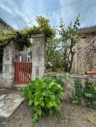 Maison à vendre - Roumazières-Loubert - 7 pièces - 5 chambres