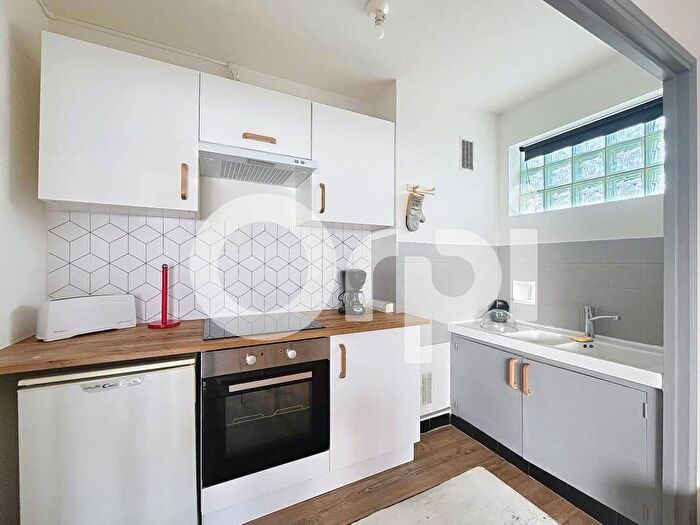 Appartement à louer - Hôpital, Brive-la-Gaillarde - 1 pièce