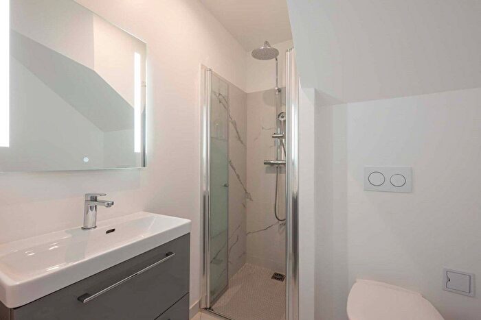 Goutte dOr-Château Rouge, Paris 18ème arrondissement - Appartement 1 pièce à louer