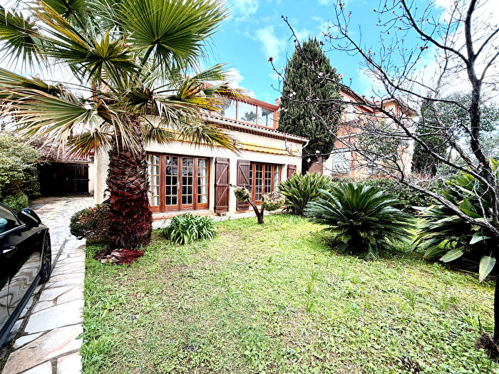 Maison à vendre - Hyères, Centre-ville - 6 pièces - 3 chambres