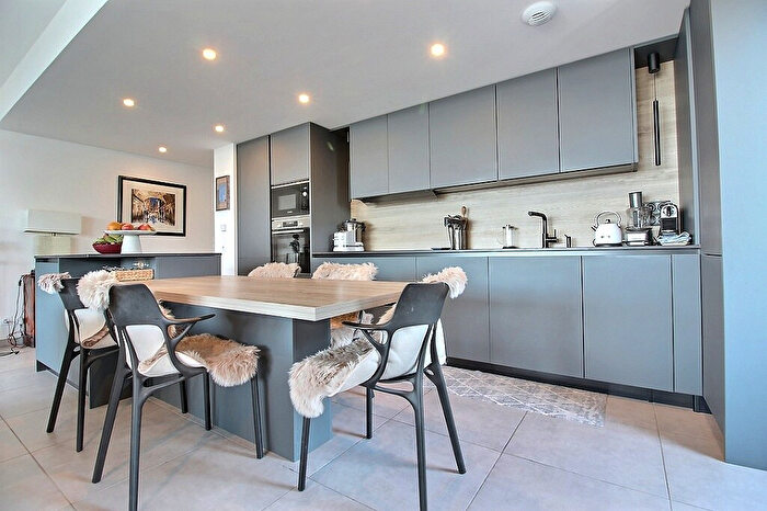 Appartement à vendre - Évian-les-Bains - 4 pièces - 3 chambres