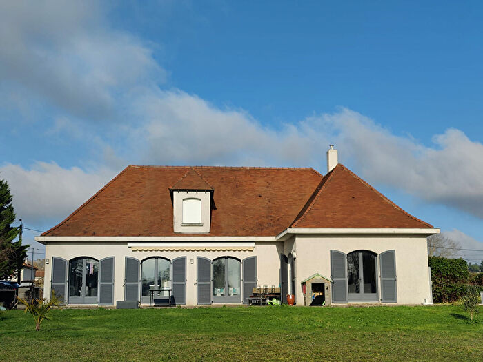 Maison 8 pièces à Naintré, à vendre