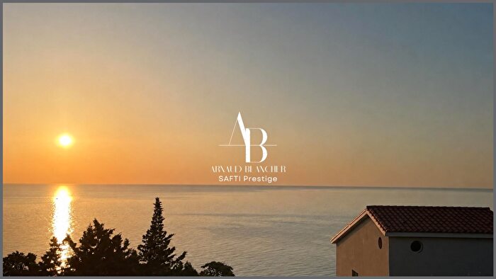 Maison 10 pièces à Cerbère, à vendre