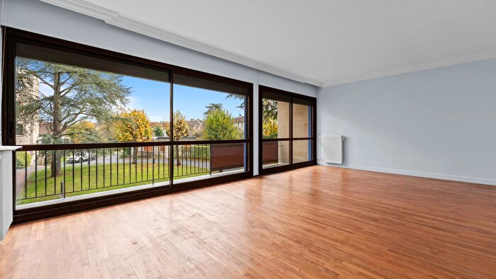 Appartement à louer - Vaucresson - 4 pièces - 2 chambres