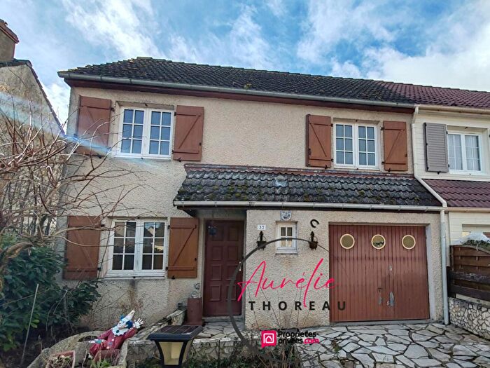 Maison à vendre - Artenay - 5 pièces - 3 chambres