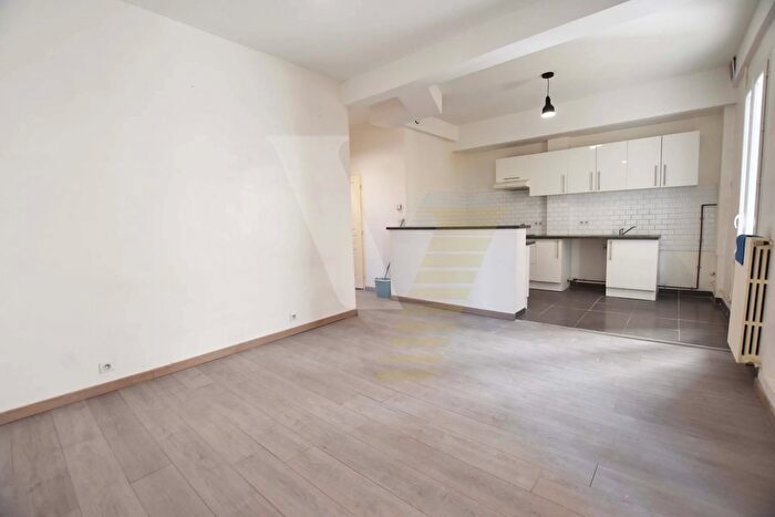 Appartement à louer - Béziers, Champ de Mars - 3 pièces