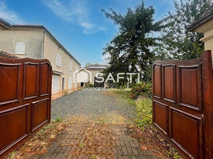 Maison à vendre - Chazelles - 9 pièces - 6 chambres