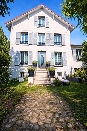 Maison 10 pièces à vendre à Villemomble, Eglise