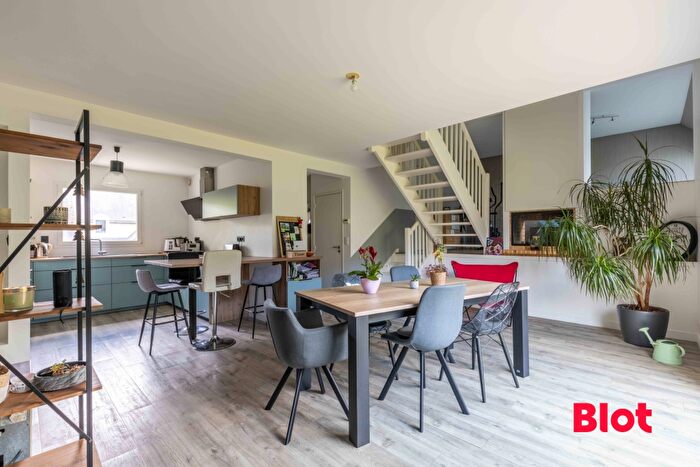 Maison à vendre - Acigné - 8 pièces - 6 chambres
