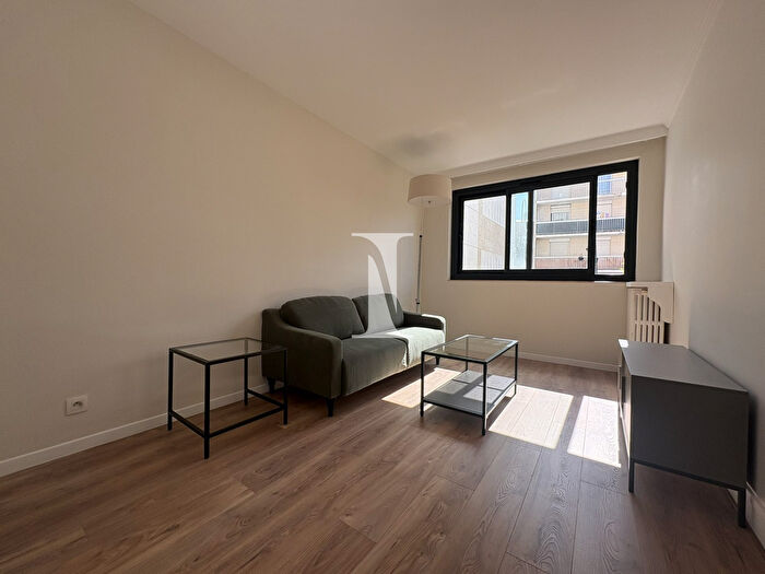 Puteaux, Centre-ville : Appartement 2 pièces à louer