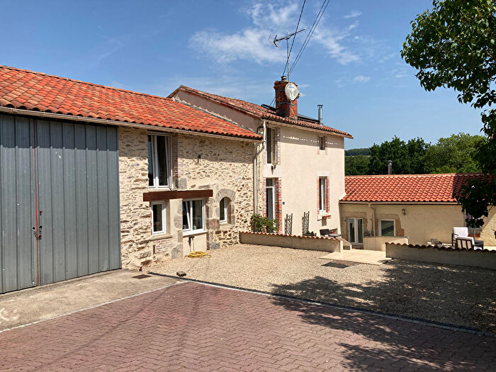 Le Busseau - Maison 8 pièces à vendre