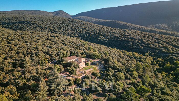 Maison à vendre - Rustrel - 9 pièces - 7 chambres