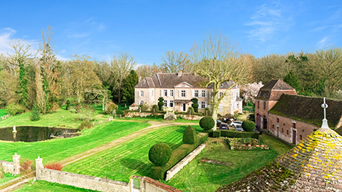 Maison à vendre - Saint-Gervais-en-Vallière - 18 pièces - 7 chambres