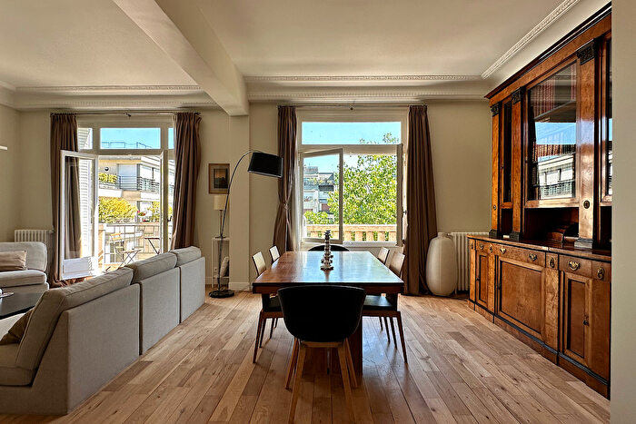 Appartement à louer - Paris e , Passy, Maison de la Radio, Muette-Sud - 3 pièces - 2 chambres