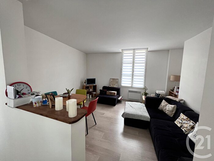 Appartement à louer - Romorantin-Lanthenay, Centre-ville - 4 pièces - 2 chambres