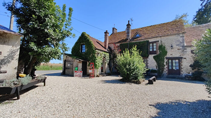 Maison à vendre - Saint-Hilliers - 8 pièces - 5 chambres