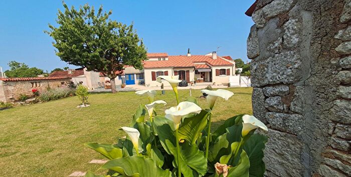 Maison à vendre - Petosse - 5 pièces - 3 chambres