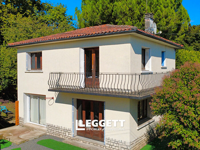 Maison à vendre - Ruffec - 5 pièces - 3 chambres