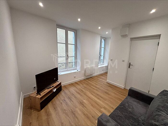 Appartement à louer - Palais de Justice-Saint Eusebe-Pont, Auxerre - 1 pièce