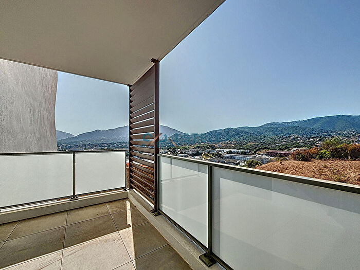 Appartement à louer - Ajaccio, Mezzavia - 3 pièces - 2 chambres