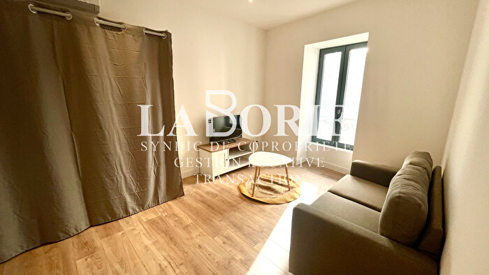 Appartement à louer - Bagnols-sur-Cèze, Centre-ville - 1 pièce