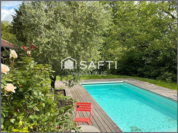 Maison 8 pièces à Sadirac, à vendre