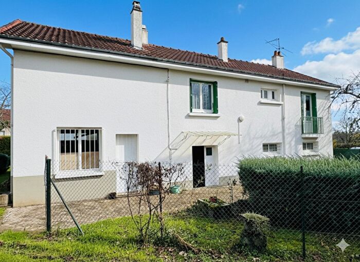 Maison à vendre - Rochechouart - 4 pièces - 3 chambres