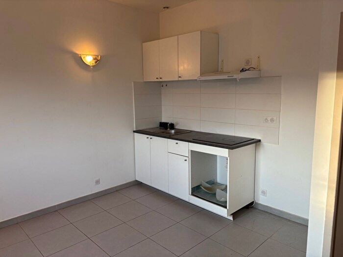 Appartement à louer - Aubagne - 2 pièces - 1 chambre