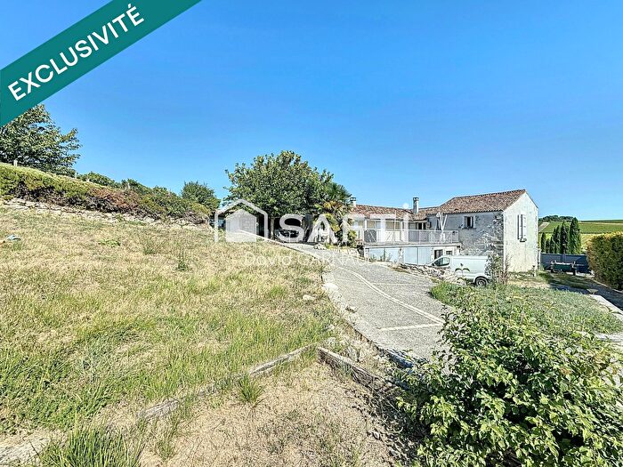 Barbezieux-Saint-Hilaire - Maison 6 pièces à vendre
