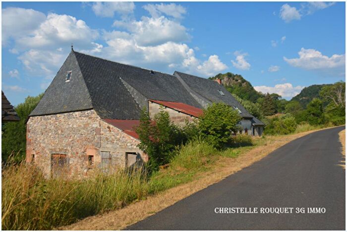 Maison 7 pièces à vendre - Saint-Sauves-d'Auvergne