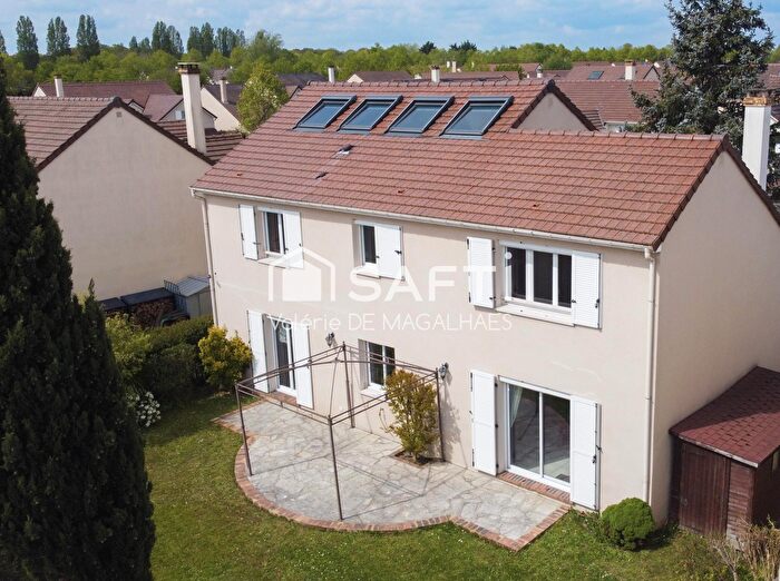 Maison à vendre - Voisins-le-Bretonneux - 7 pièces - 5 chambres