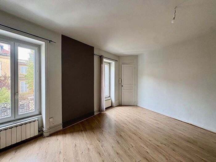 Appartement 3 pièces à Roanne, Gare, à louer
