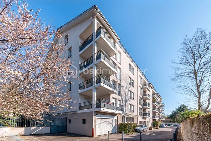 Appartement à vendre - Vénissieux, Centre-ville - 3 pièces - 2 chambres