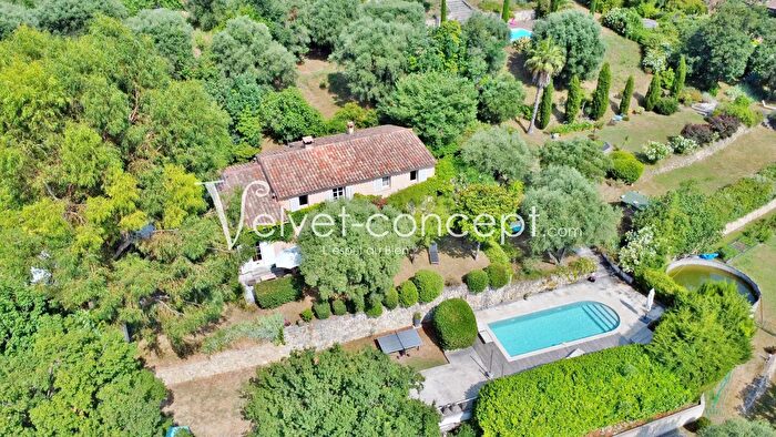Maison à vendre - Châteauneuf-Grasse - 5 pièces - 3 chambres