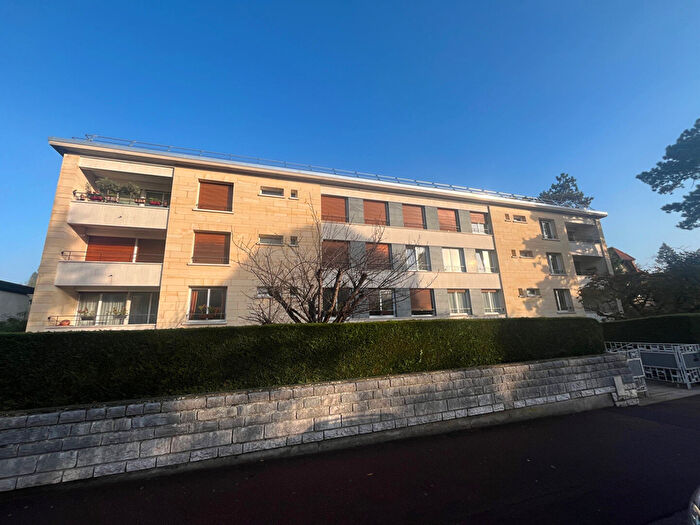 Appartement à louer - Saint-Germain-en-Laye, Hennemont - 6 pièces - 4 chambres