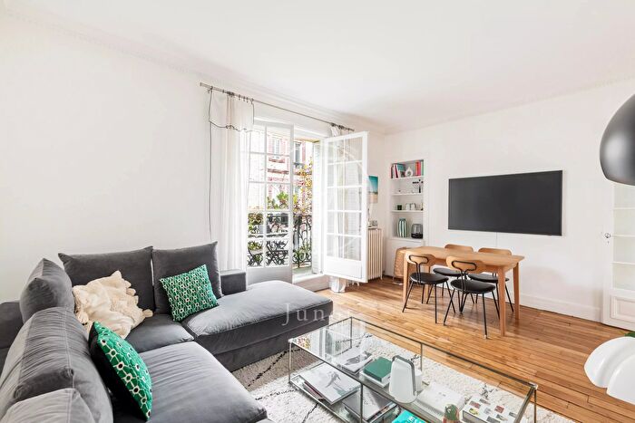 Appartement à vendre - Paris e , Montmartre, Sacré Coeur, Abbesses - 4 pièces - 2 chambres