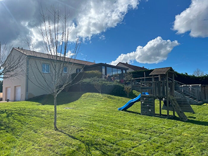 Maison à vendre - Saint-Rémy-en-Rollat - 6 pièces - 4 chambres