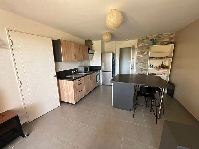 Appartement à louer - Les Milles, Aix-en-Provence - 3 pièces - 2 chambres