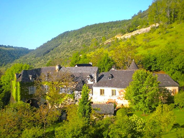 Maison à vendre - Marcillac-Vallon - 8 pièces - 6 chambres